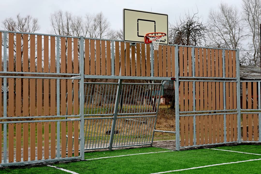 Мультиспортивну арену з тренажерами встановлено в Чернігові завдяки ...